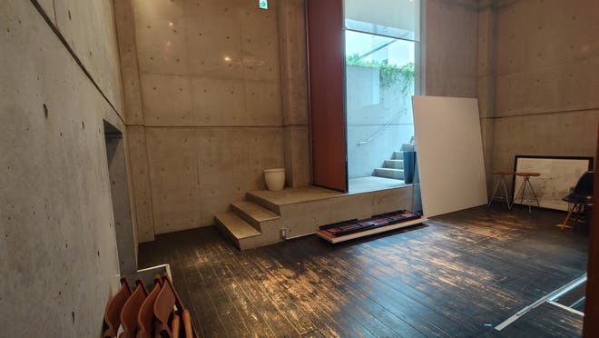 代々木公園から徒歩9分。コンクリートの箱型スペースの写真2