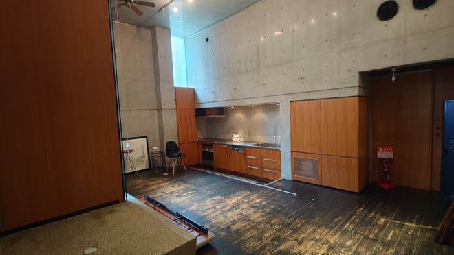 代々木公園から徒歩9分。コンクリートの箱型スペースの写真4