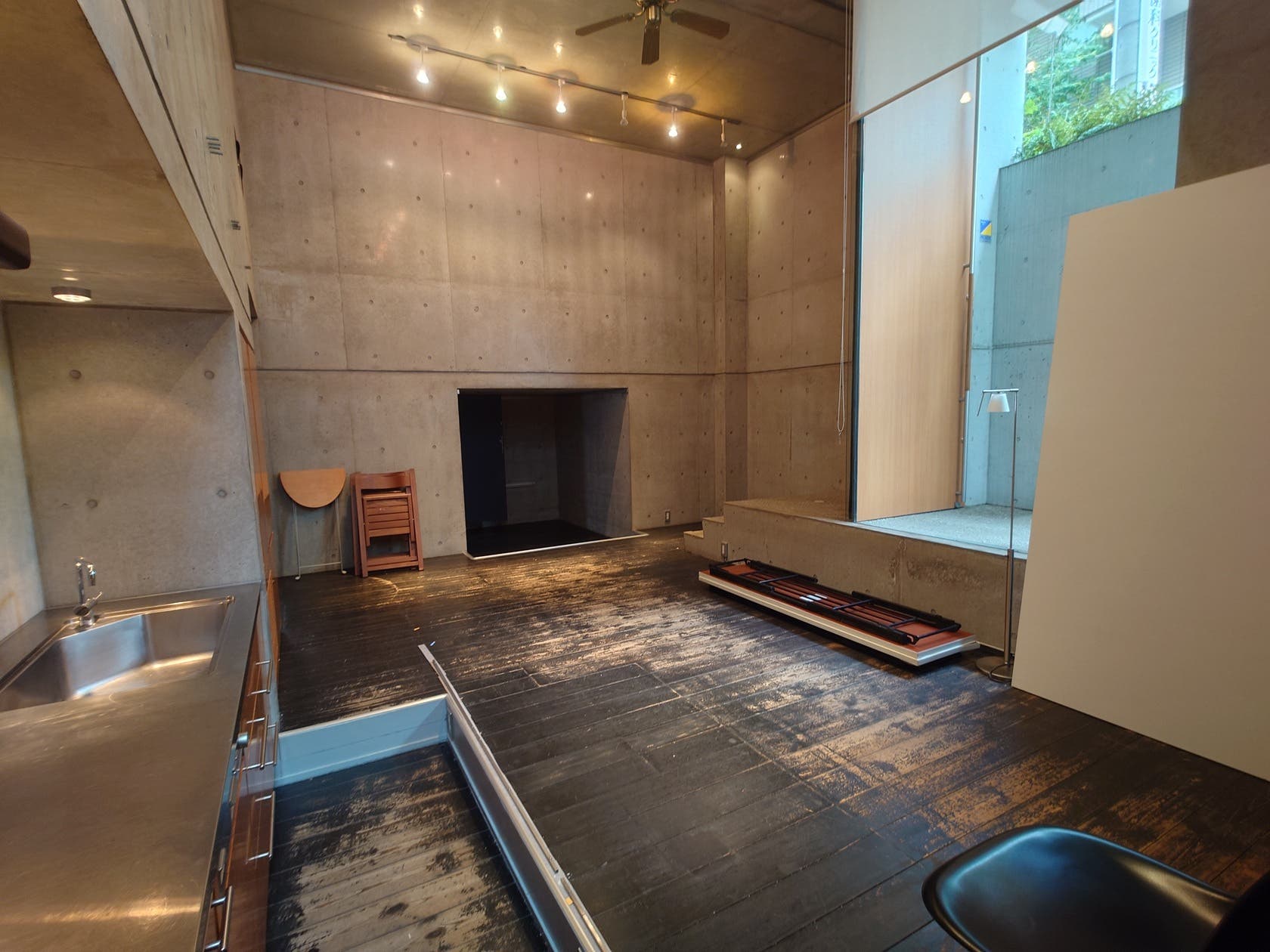 代々木公園から徒歩9分。コンクリートの箱型スペースの写真5