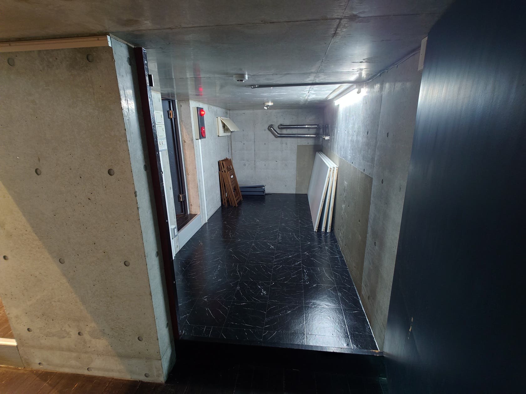 代々木公園から徒歩9分。コンクリートの箱型スペースの写真7