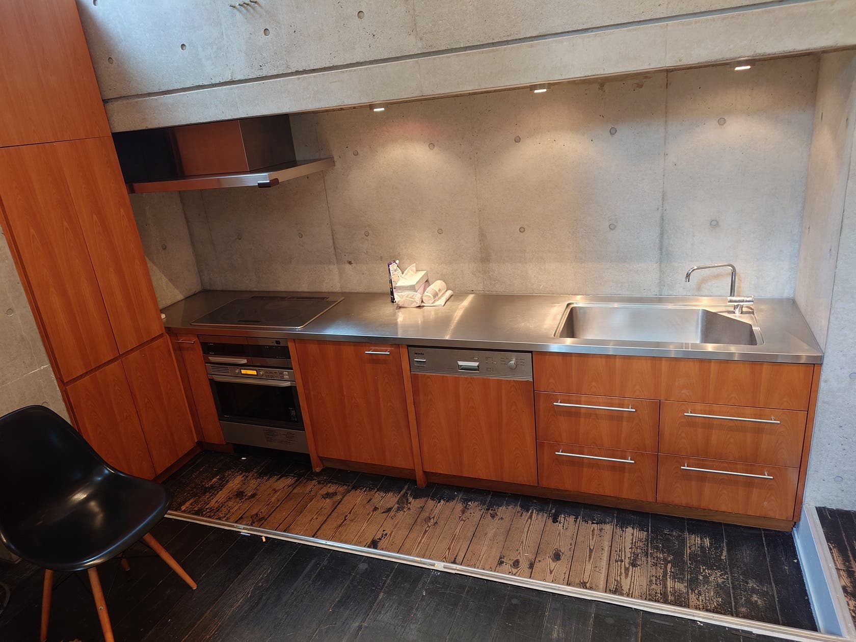 代々木公園から徒歩9分。コンクリートの箱型スペースの写真9