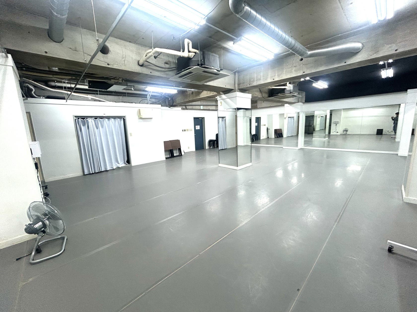 【 100㎡】【東中野駅8分・落合駅6分】ダンス/撮影/演劇/会議、２面の巨大鏡、光ネット、更衣室有の写真5