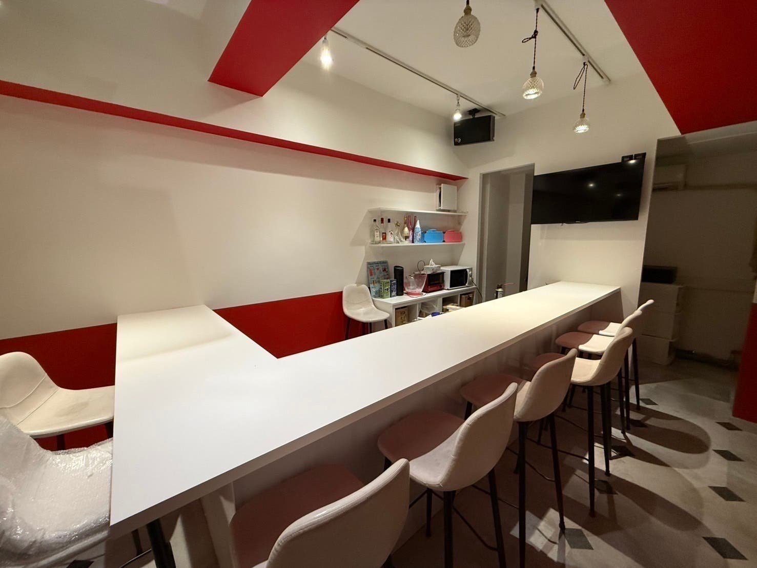 歌舞伎町ど真ん中の好立地！バーや飲食したい方是非！チェキやオフ会などの利用やパーティも大歓迎です。の写真1