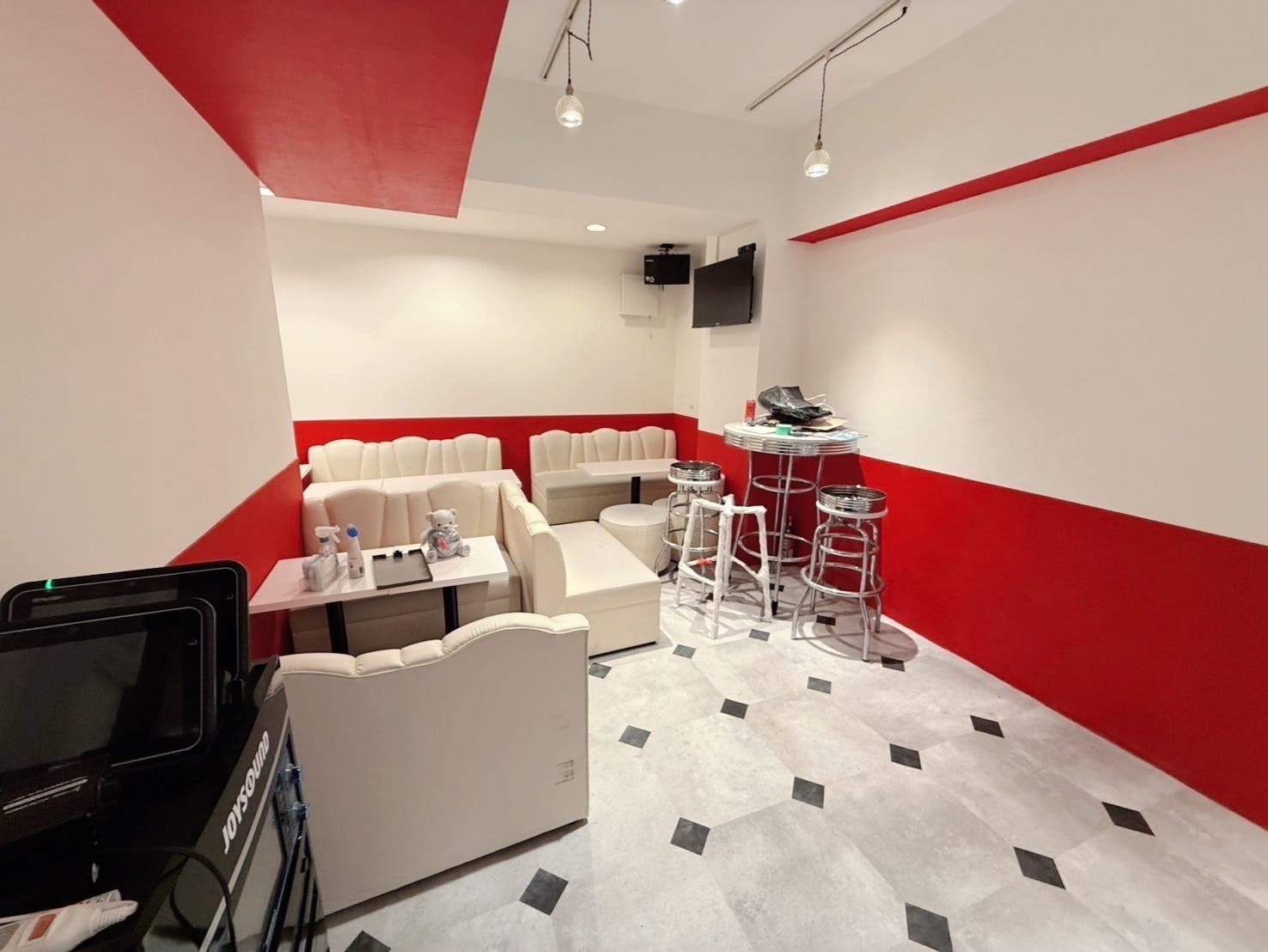 歌舞伎町ど真ん中の好立地！バーや飲食したい方是非！チェキやオフ会などの利用やパーティも大歓迎です。の写真2