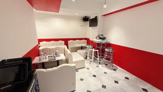 歌舞伎町ど真ん中の好立地!バーや飲食したい方是非!チェキやオフ会などの利用やパーティも大歓迎です。の写真2