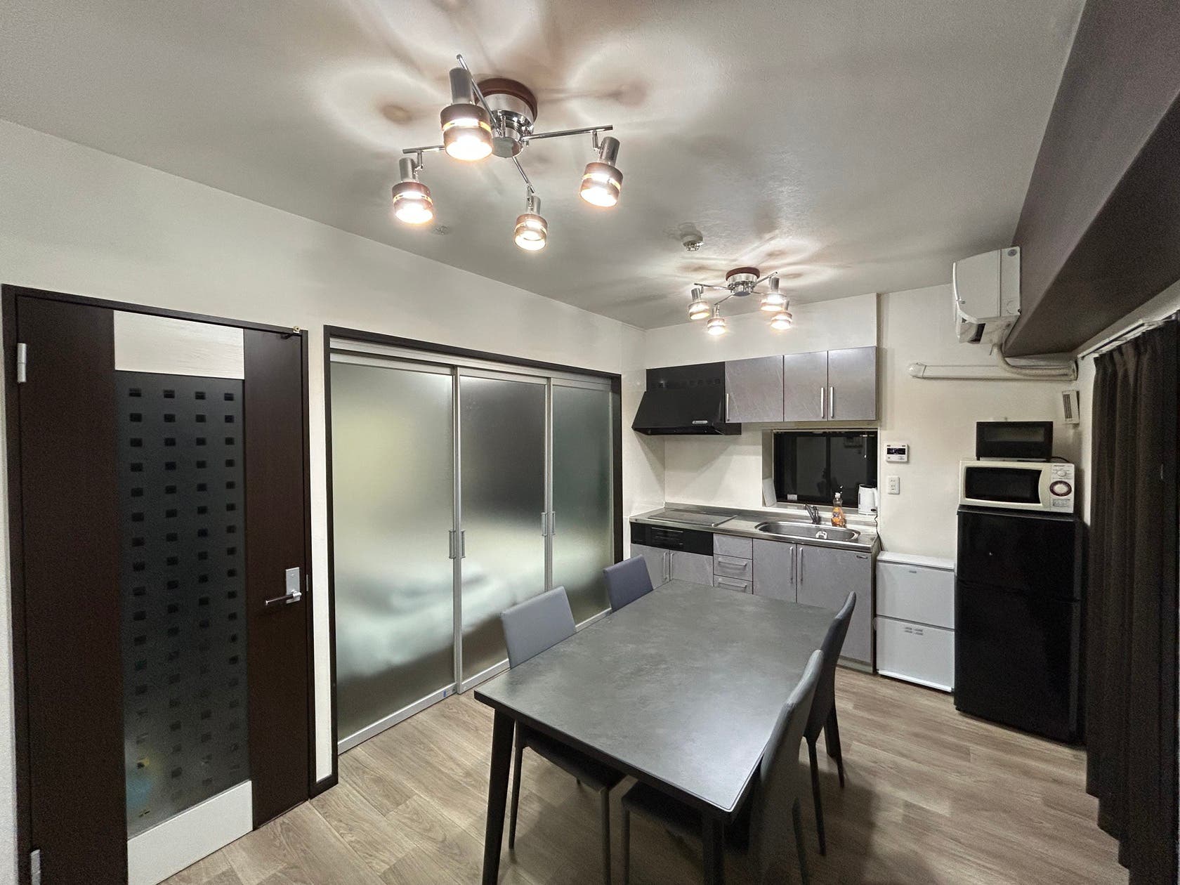 ✨NEW OPEN✨換気・定期消毒✨無料WiFi✨24h利用可　女子会💖大人気ゲーム🎮誕生日🎂クリスマス🎄おしゃれの写真3