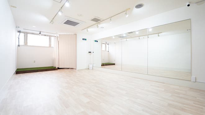 【OPEN記念価格!湘南台駅徒歩3分】大型鏡×綺麗な長方形空間|ダンス・ヨガ・撮影に最適の写真1
