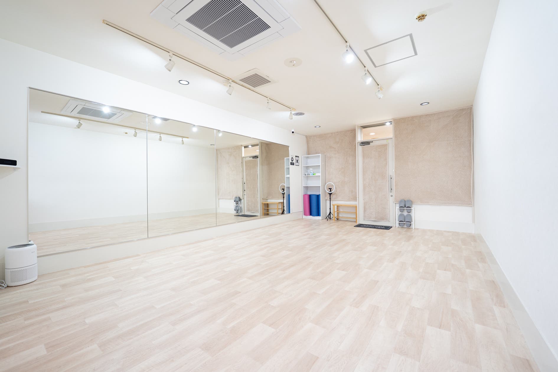 【OPEN記念価格！湘南台駅徒歩3分】大型鏡×綺麗な長方形空間｜ダンス・ヨガ・撮影に最適の写真4