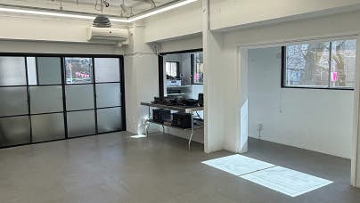 中目黒・目黒川徒歩15秒|スタジオ+ロケ撮影が叶う空間の写真1