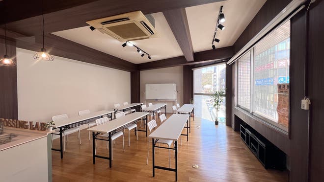 【松山市駅徒歩2分】城を望む開放感。Wi-Fi・モニター完備の教育ラボで、会議もワークショップも。当日予約・手ぶらOK!の写真1