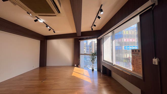 【松山市駅徒歩2分】城を望む開放感。Wi-Fi・モニター完備の教育ラボで、会議もワークショップも。当日予約・手ぶらOK!の写真4