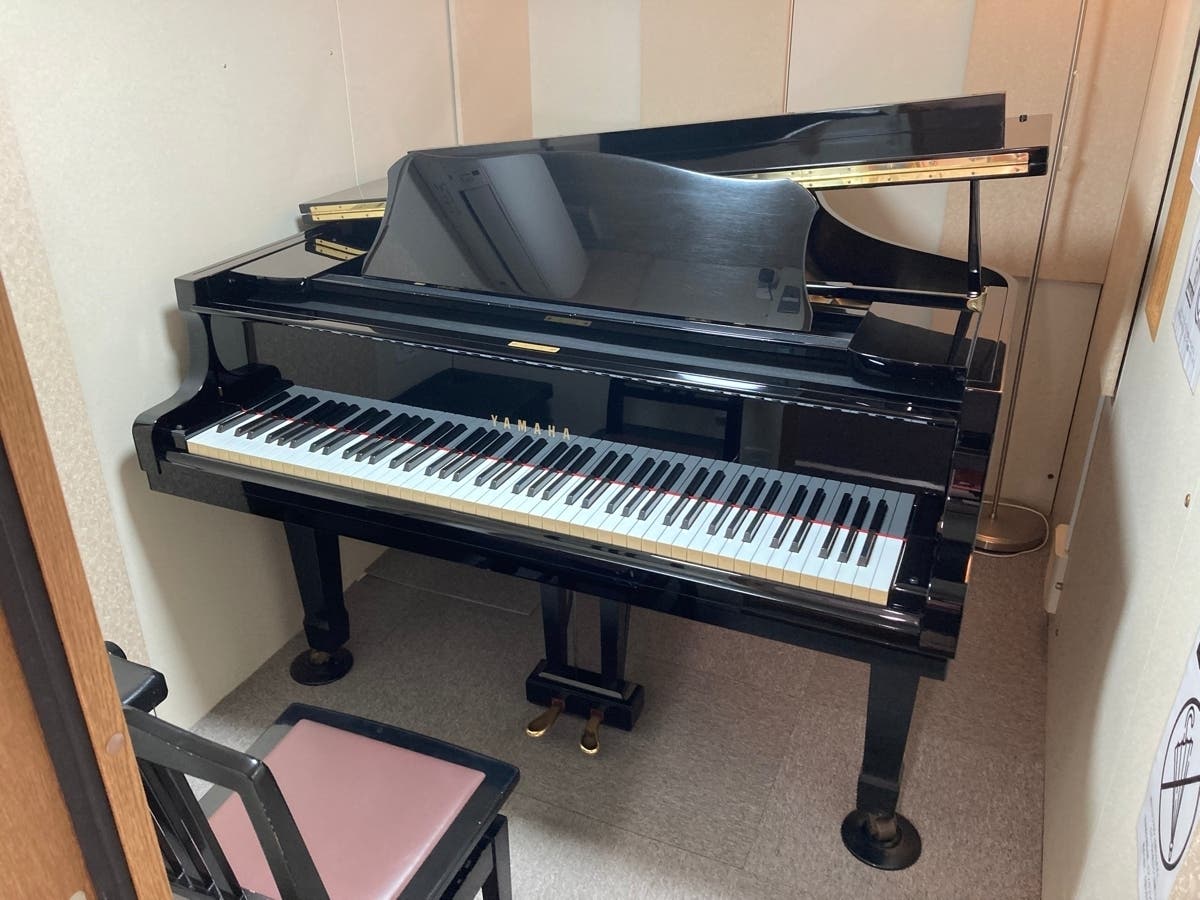 Eスタジオ【JR渋谷駅 徒歩5分】グランドピアノ（ヤマハG2E）※ボーカルや他の楽器利用は不可の写真1