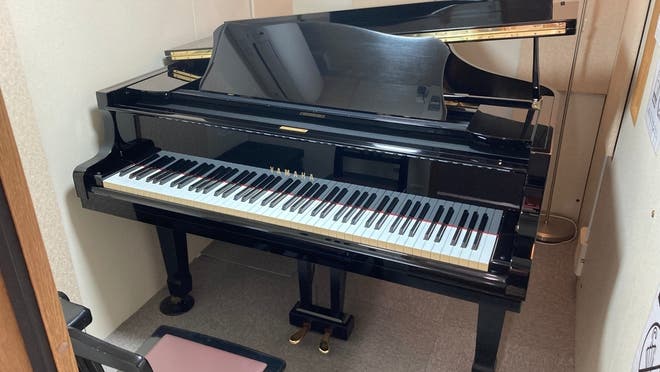 Eスタジオ【JR渋谷駅 徒歩5分】グランドピアノ(ヤマハG2E)※ボーカルや他の楽器利用は不可の写真1