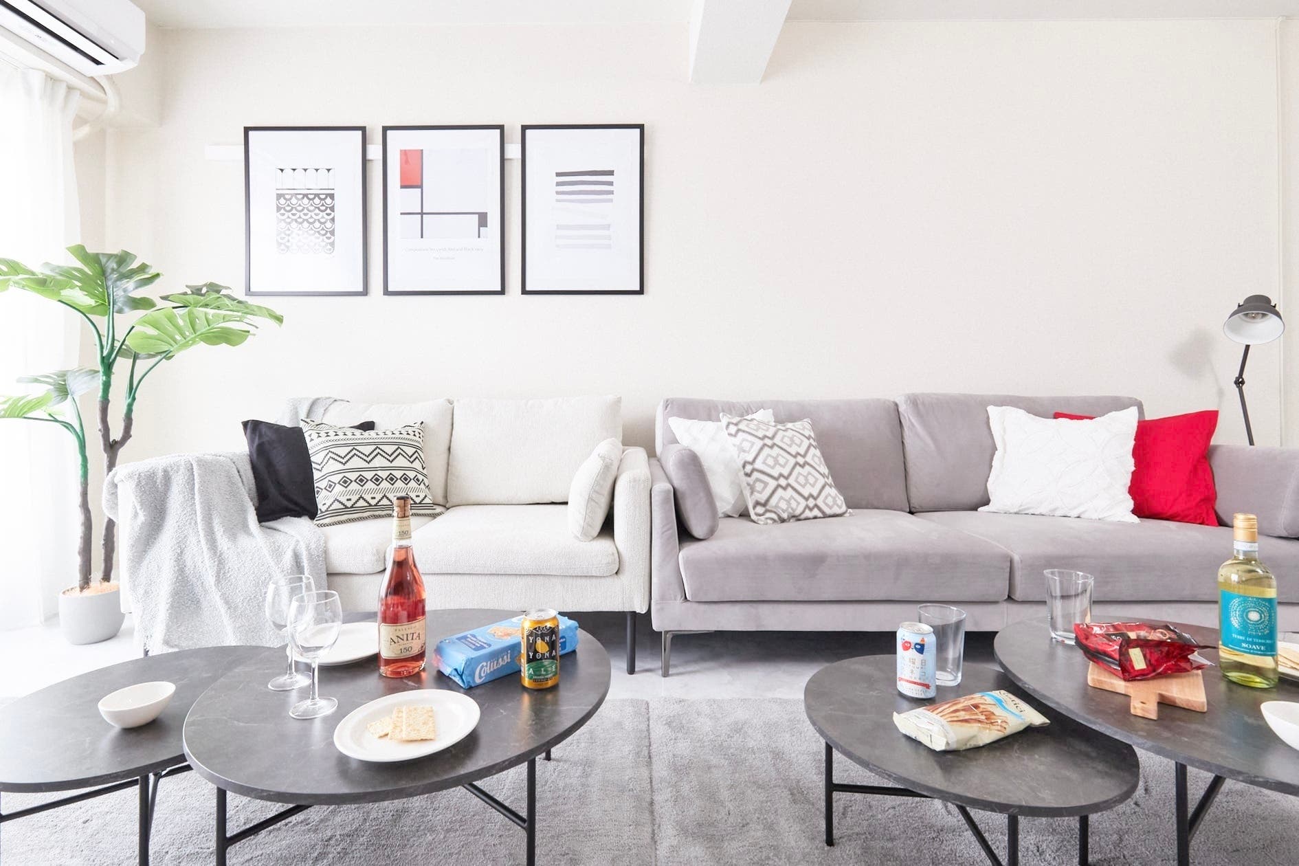 【伏見駅1分】最大16名✨高速光回線&大型モニター🎥備品充実で幅広い用途に最適！綺麗でおしゃれなお部屋で楽しくパーティー💕の写真1