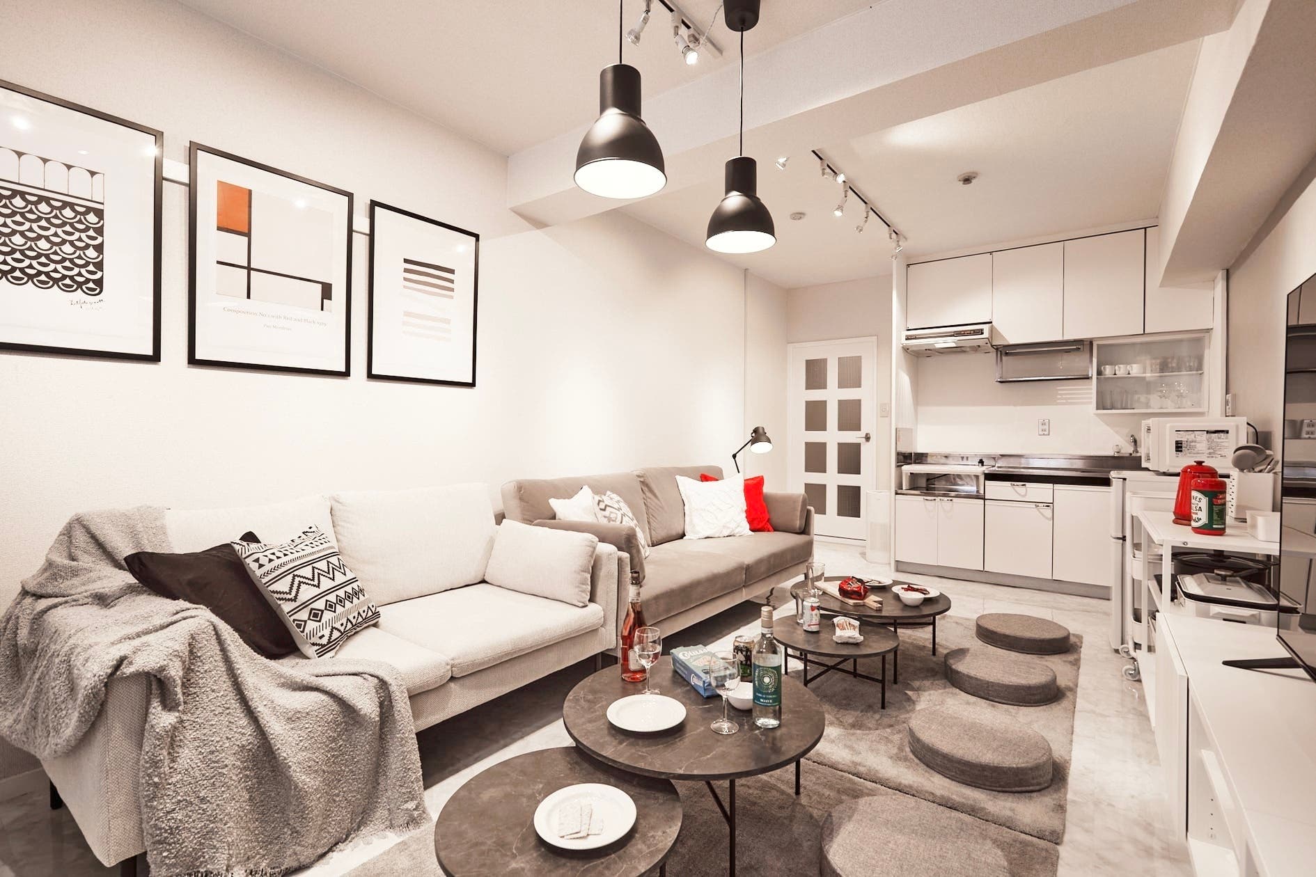 【伏見駅1分】最大16名✨高速光回線&大型モニター🎥備品充実で幅広い用途に最適！綺麗でおしゃれなお部屋で楽しくパーティー💕の写真3