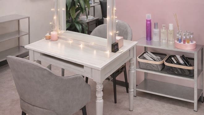 新宿駅徒歩1分のセルフヘアセットサロンの写真1