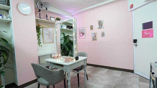 新宿駅徒歩1分のセルフヘアセットサロンの写真6