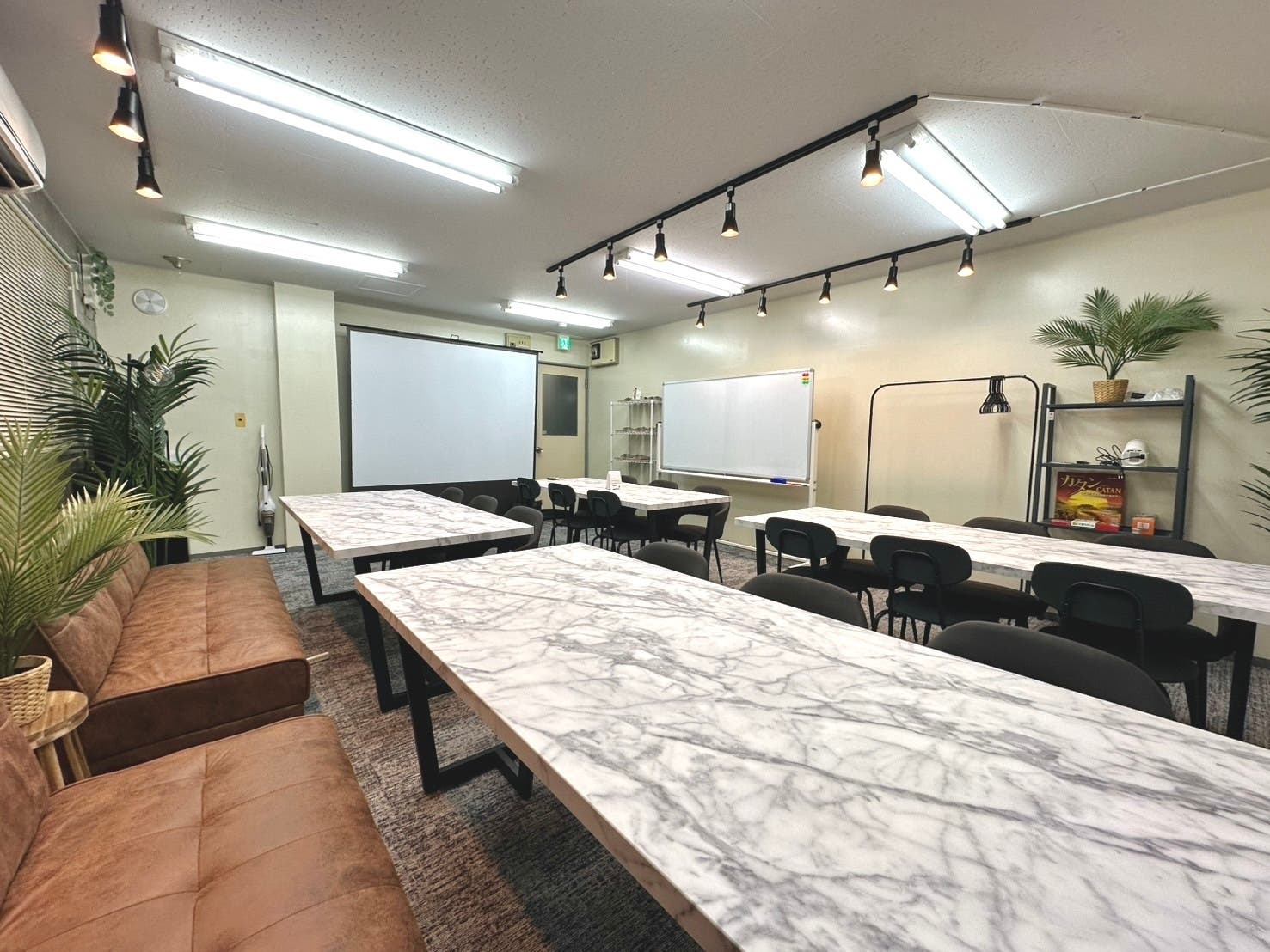 NEW【八丁堀駅2分！宝町駅3分！】最大24名着席/無料Wifi/会議・撮影・女子会・ボドゲ・パーティ・商談等！飲食🍺🍷可！の写真2