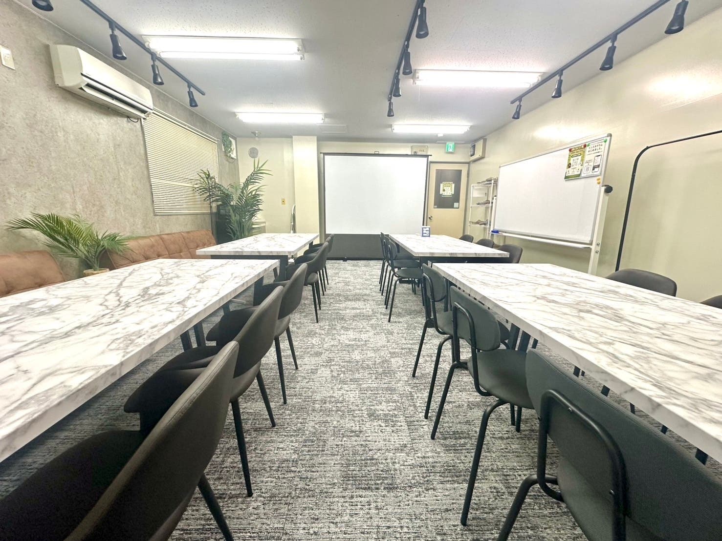 NEW【八丁堀駅2分！宝町駅3分！】最大24名着席/無料Wifi/会議・撮影・女子会・ボドゲ・パーティ・商談等！飲食🍺🍷可！の写真3