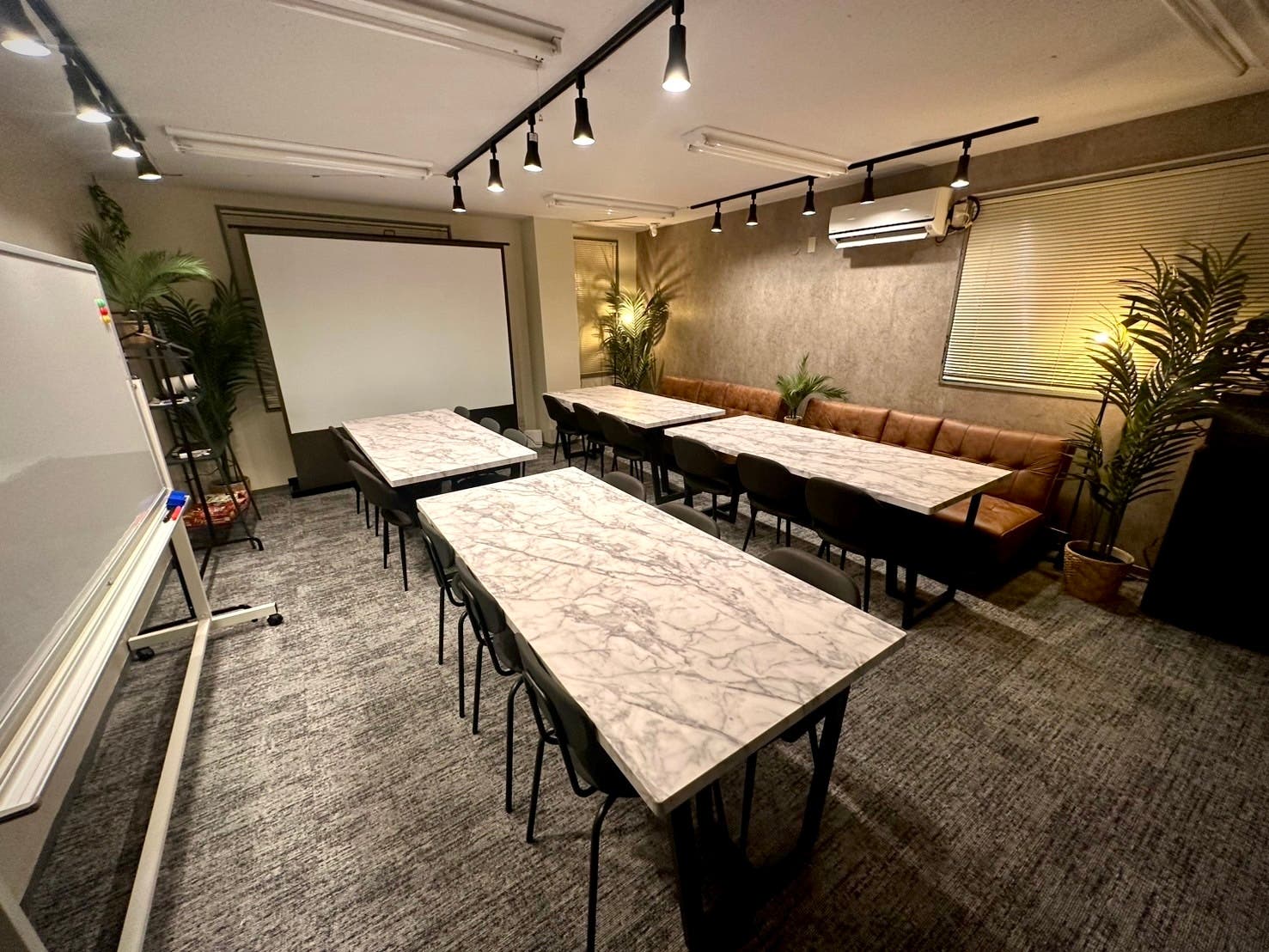 NEW【八丁堀駅2分！宝町駅3分！】最大24名着席/無料Wifi/会議・撮影・女子会・ボドゲ・パーティ・商談等！飲食🍺🍷可！の写真4