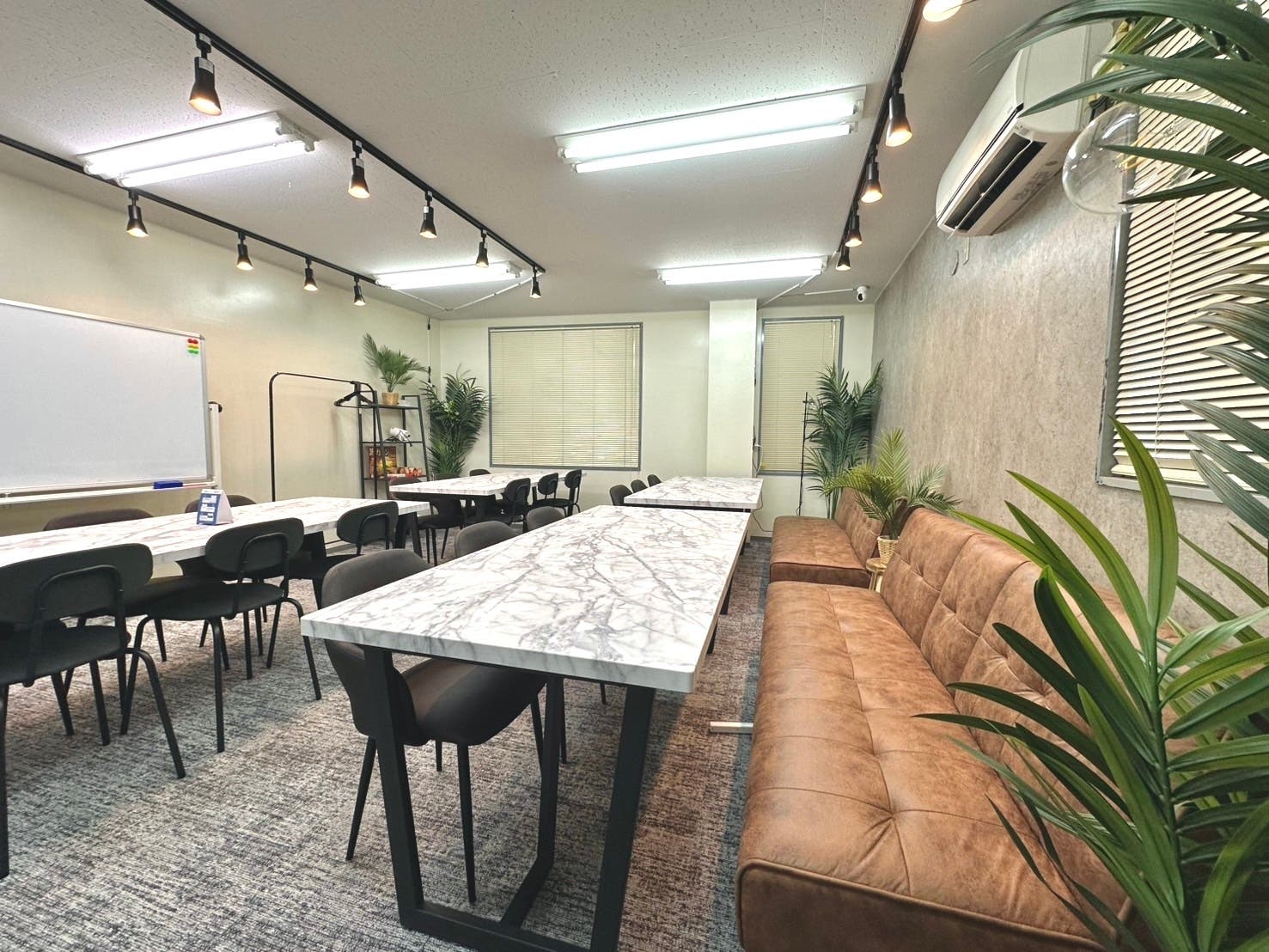 NEW【八丁堀駅2分！宝町駅3分！】最大24名着席/無料Wifi/会議・撮影・女子会・ボドゲ・パーティ・商談等！飲食🍺🍷可！の写真5