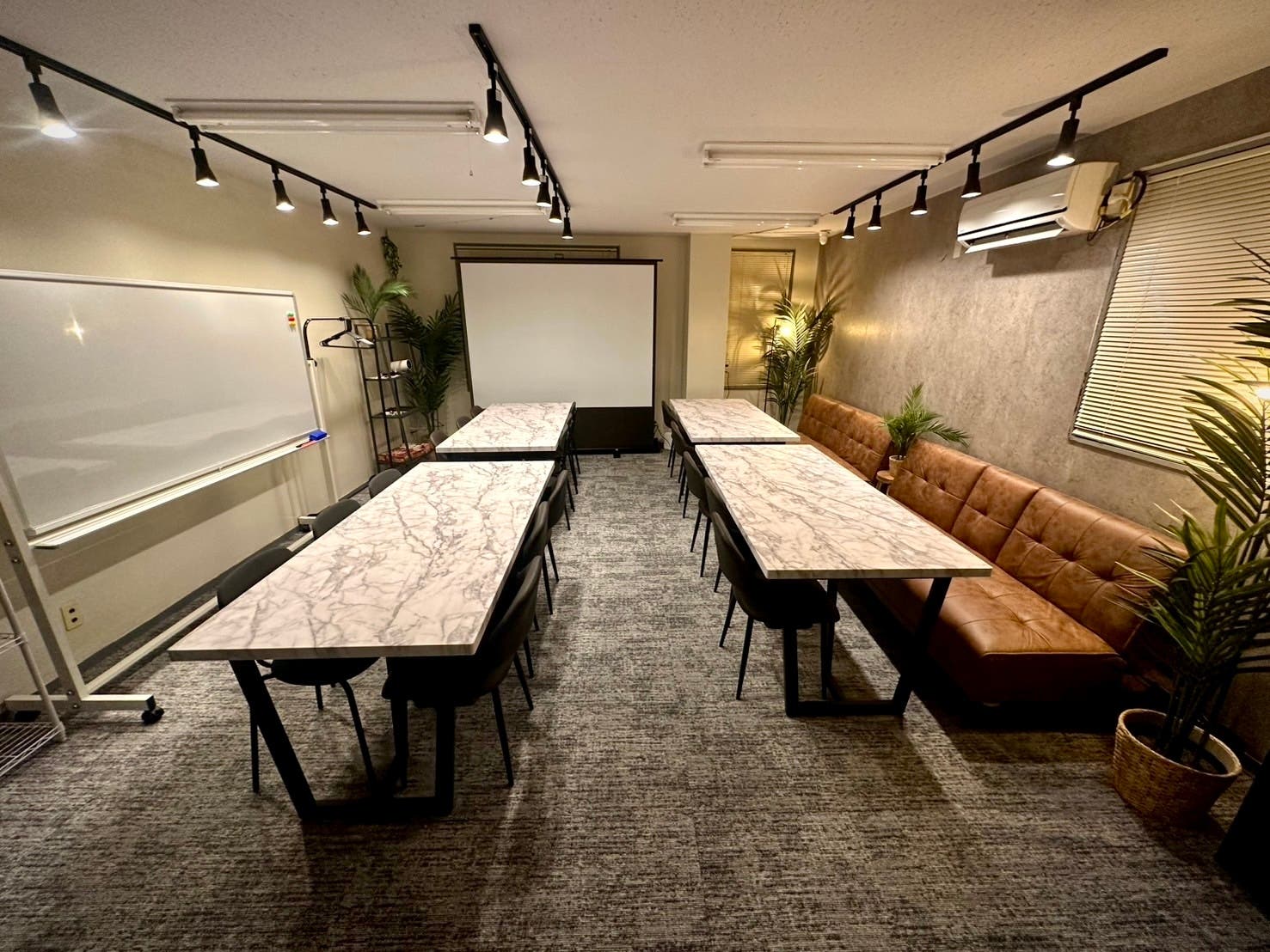 NEW【八丁堀駅2分！宝町駅3分！】最大24名着席/無料Wifi/会議・撮影・女子会・ボドゲ・パーティ・商談等！飲食🍺🍷可！の写真9