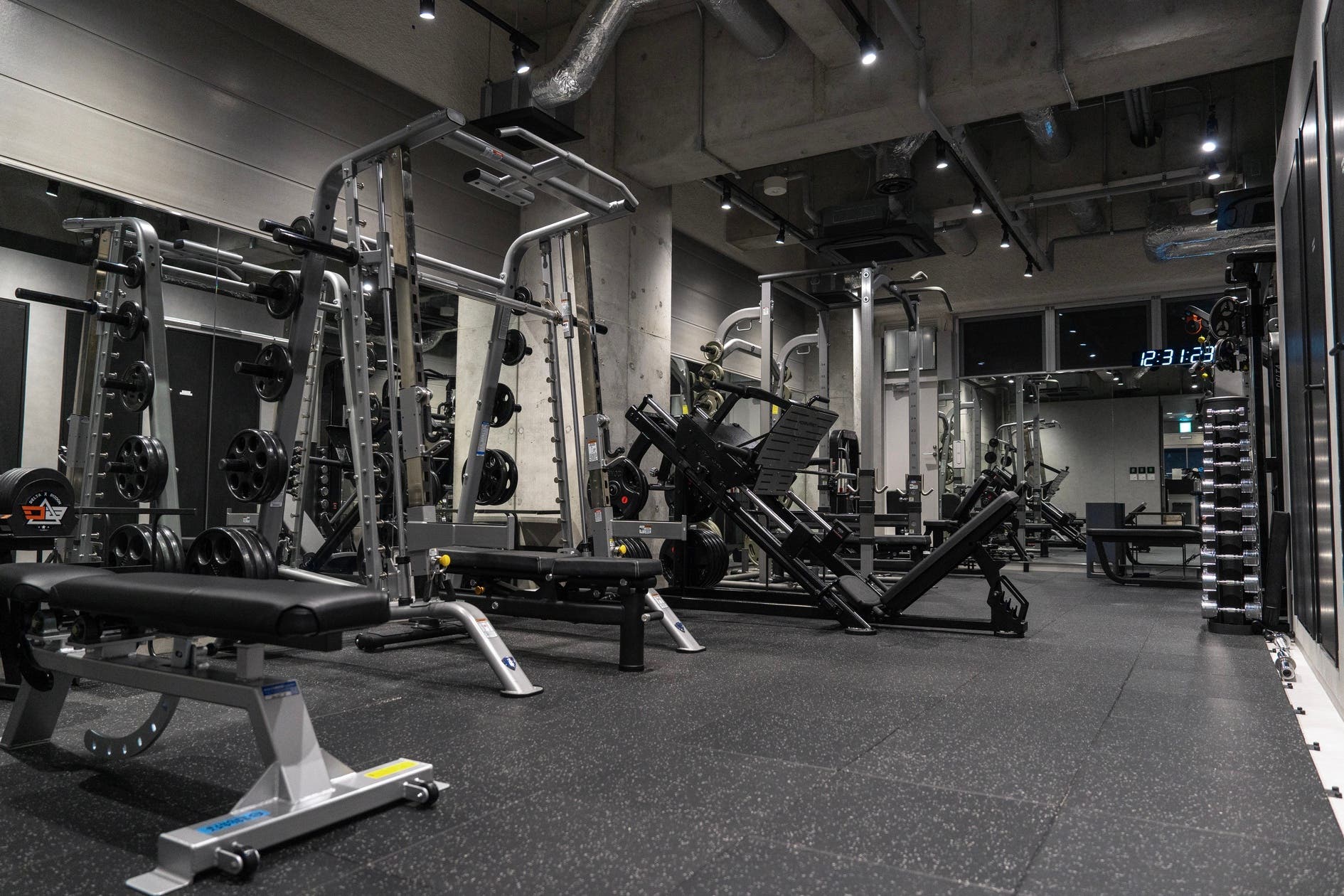 ６種類のマシンを完備！渋谷駅【徒歩5分】＆天井高３m超｜上質でラグジュアリーな極上空間の写真1