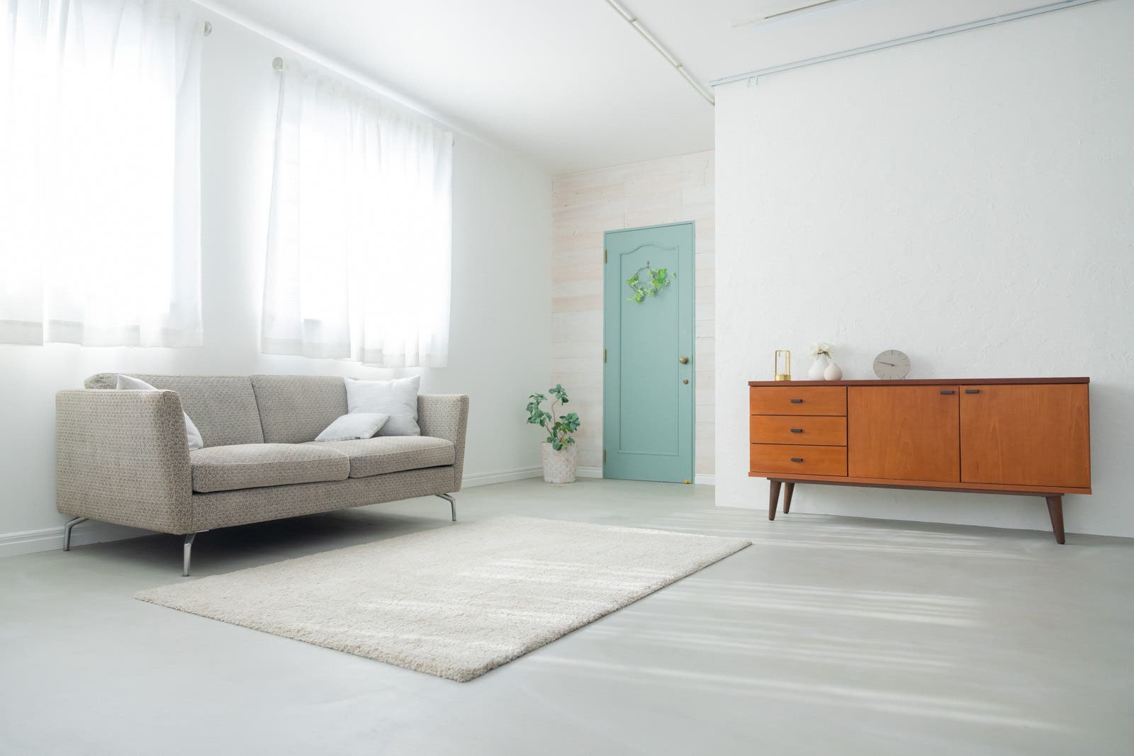 スタジオマド小岩　1棟レンタルプラン　合計床面積約160平米　自然光たっぷり2階ハウススタジオ 1階シューティングスタジオの写真1