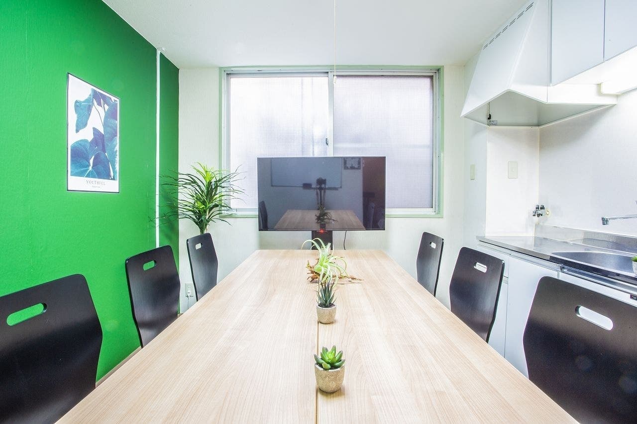 【蒲田駅2分！8名】綺麗な室内！WiFi・大型モニター・ホワイトボード全て無料！ふれあい貸し会議室 蒲田B-GreenAce1の写真3