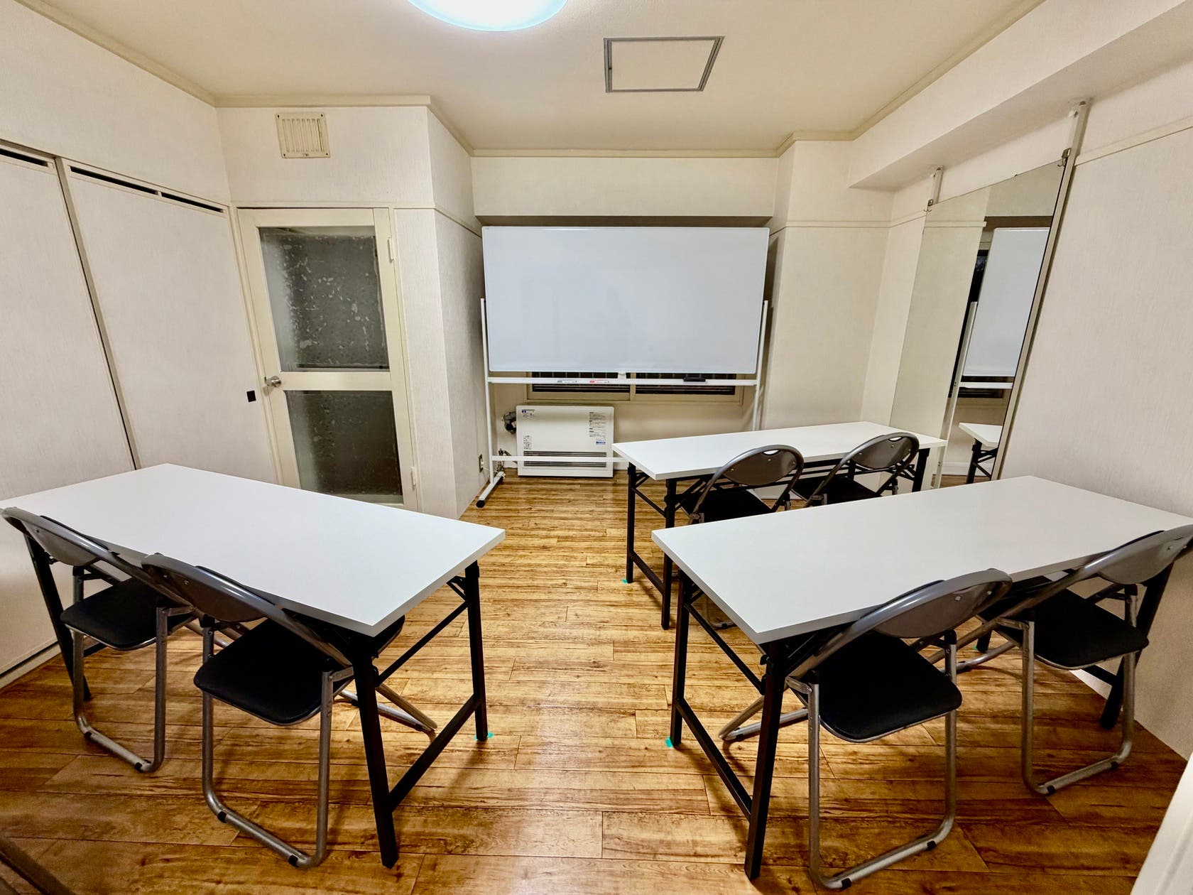 【札幌駅西口徒歩3分】ソファ面談・カウンセリング・少人数会議に最適の写真1