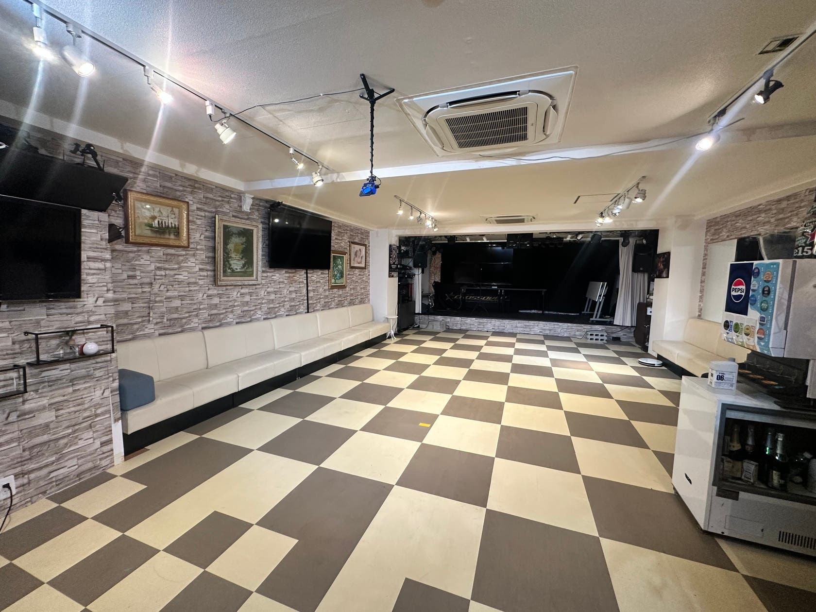 DJ・講演・レッスンまで対応する多機能イベント空間の写真1