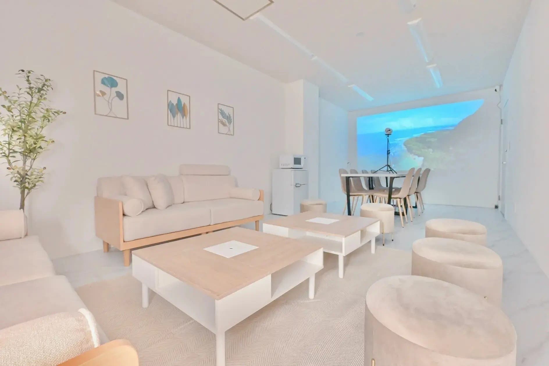 ＜Dear京都四条＞駅徒歩5分🚃24H🈺Wi-Fi📶プロジェクター🎥モニター🖥️鑑賞会/オフ会/懇親会/撮影の写真1