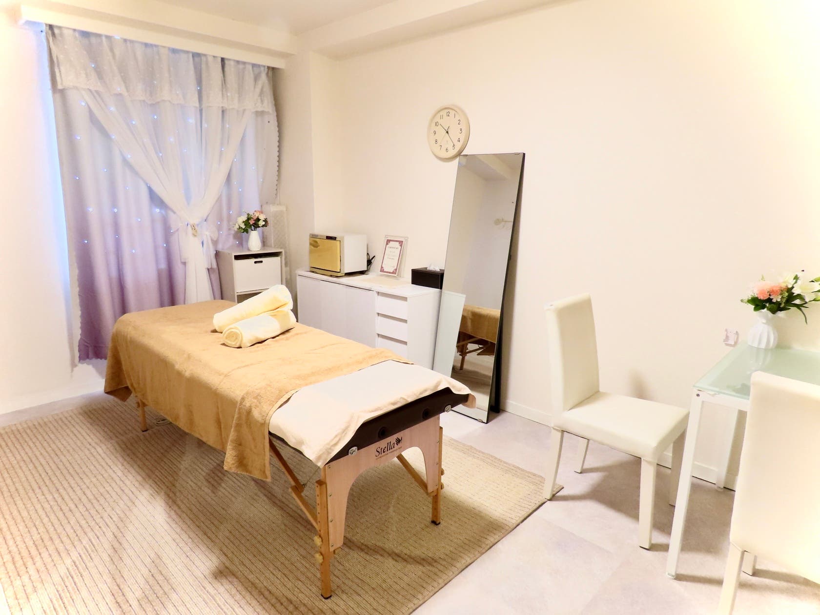 麻布十番駅すぐ‼︎個室お貸し出しします。アロマ・マッサージ・整体・ネイル等のレンタルスペースの写真1