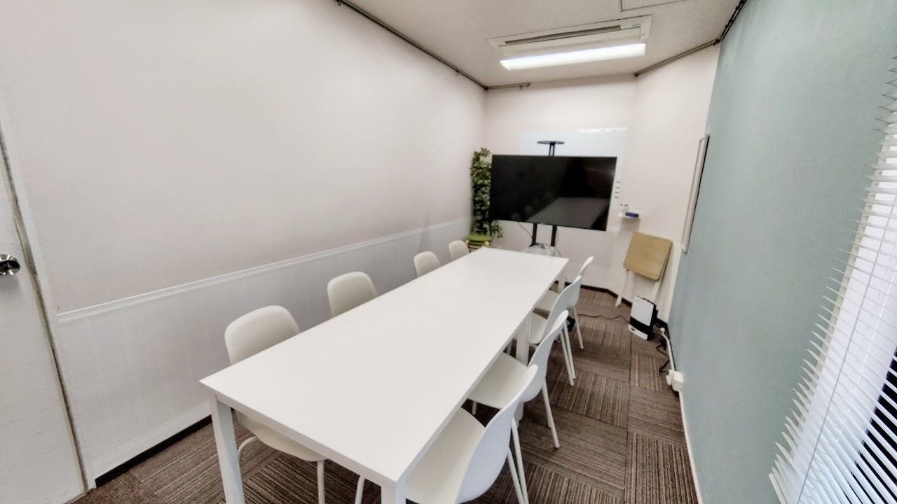 【赤坂見附駅徒歩2分/赤坂駅徒歩4分】10名/高速光Wifi・50インチ大型モニター/ボドゲや楽器練習にも/軽飲食可/靴利用の写真3