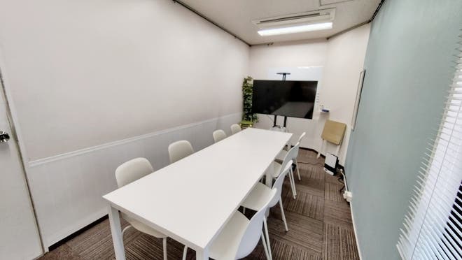 【赤坂見附駅徒歩2分/赤坂駅徒歩4分】10名/高速光Wifi・50インチ大型モニター/ボドゲや楽器練習にも/軽飲食可/靴利用の写真3