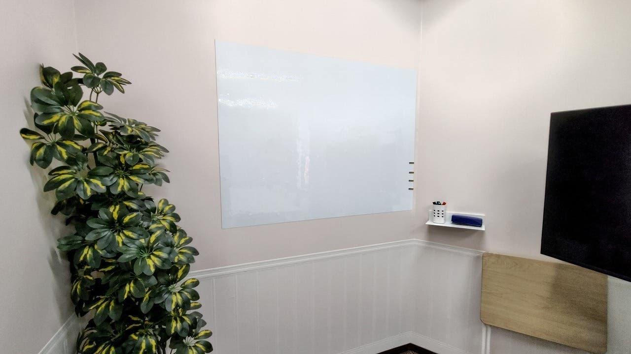 【赤坂見附駅徒歩2分/赤坂駅徒歩4分】10名/高速光Wifi・50インチ大型モニター/ボドゲや楽器練習にも/軽飲食可/靴利用の写真7