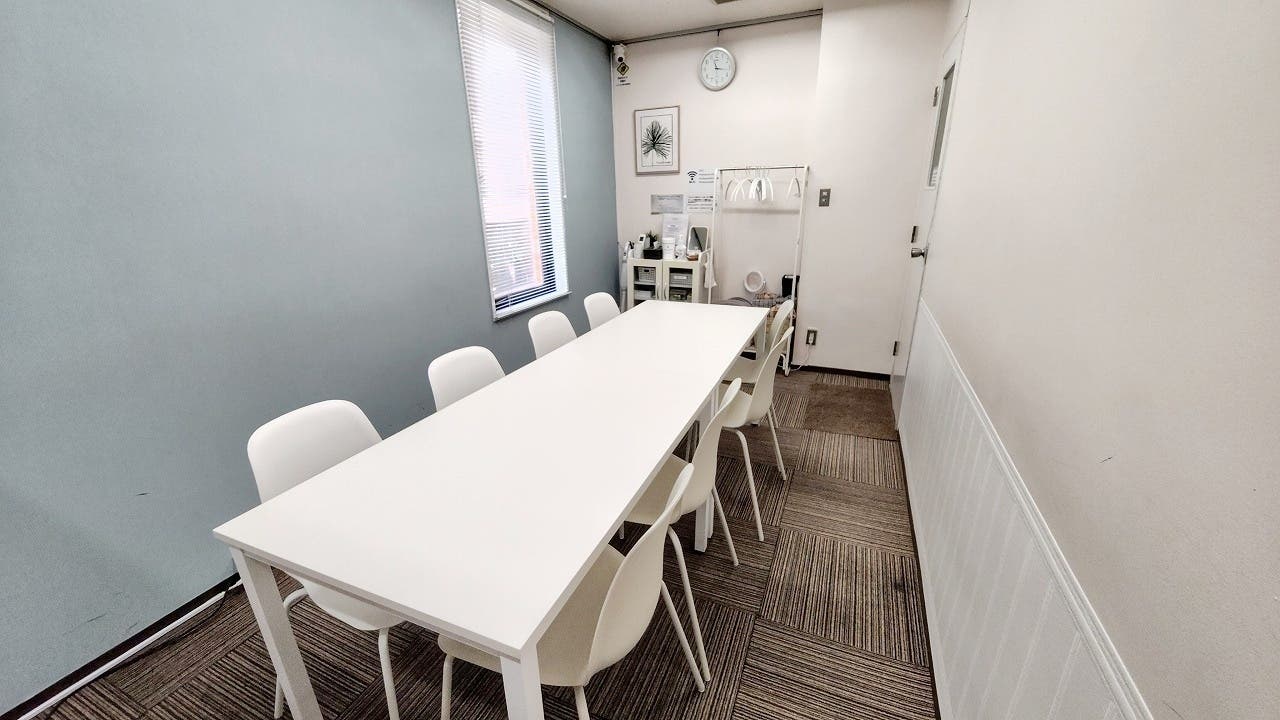 【赤坂見附駅徒歩2分/赤坂駅徒歩4分】10名/高速光Wifi・50インチ大型モニター/ボドゲや楽器練習にも/軽飲食可/靴利用の写真9