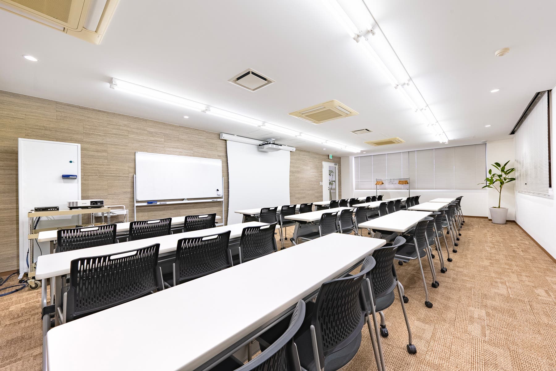 スペモ🏰駒沢大学駅近🚉会議💻セミナー👩‍🏫研修📖説明会🗣️プロジェクター完備🌟786_TreatWORK駒沢大学の写真1