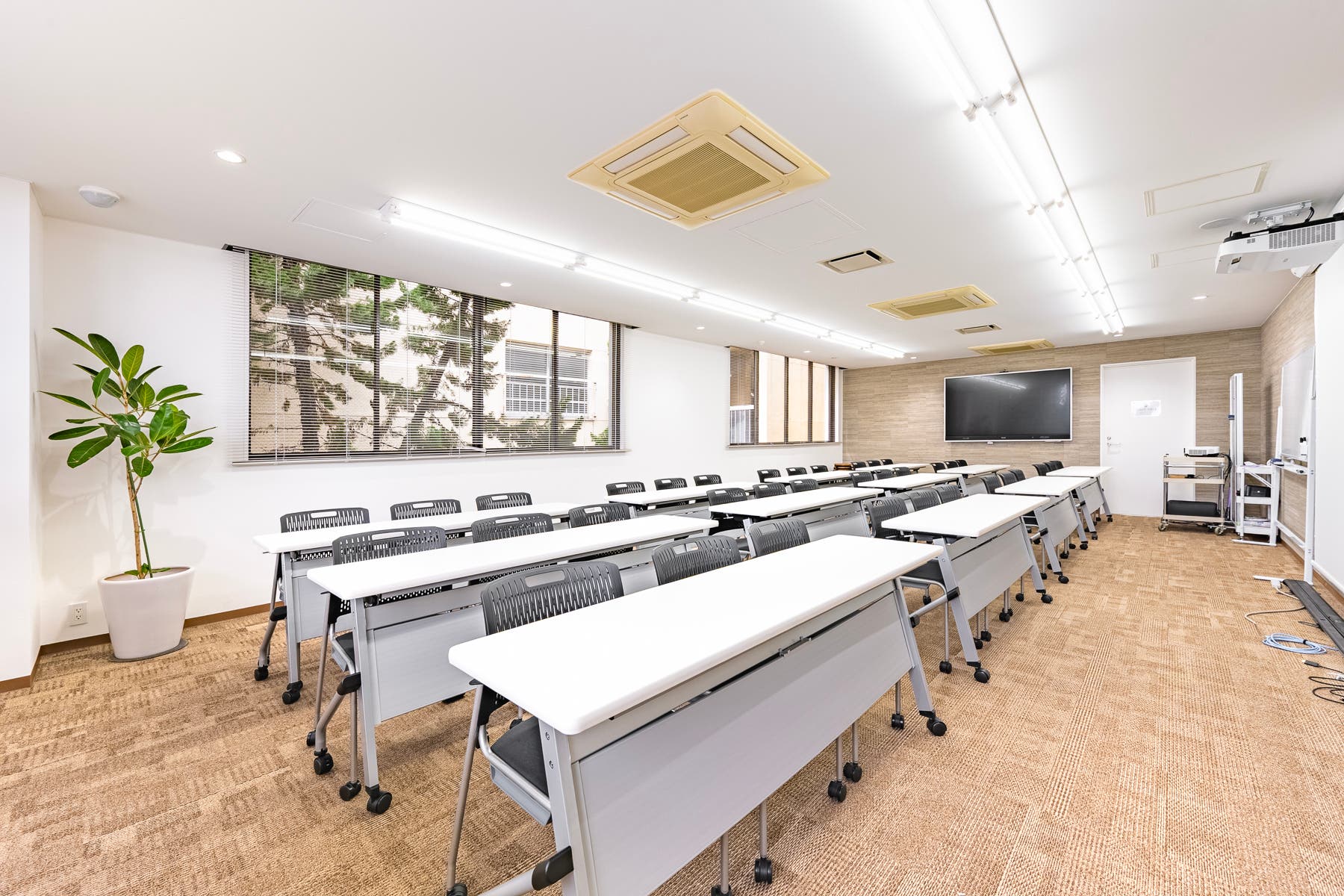 スペモ🏰駒沢大学駅近🚉会議💻セミナー👩‍🏫研修📖説明会🗣️プロジェクター完備🌟786_TreatWORK駒沢大学の写真6