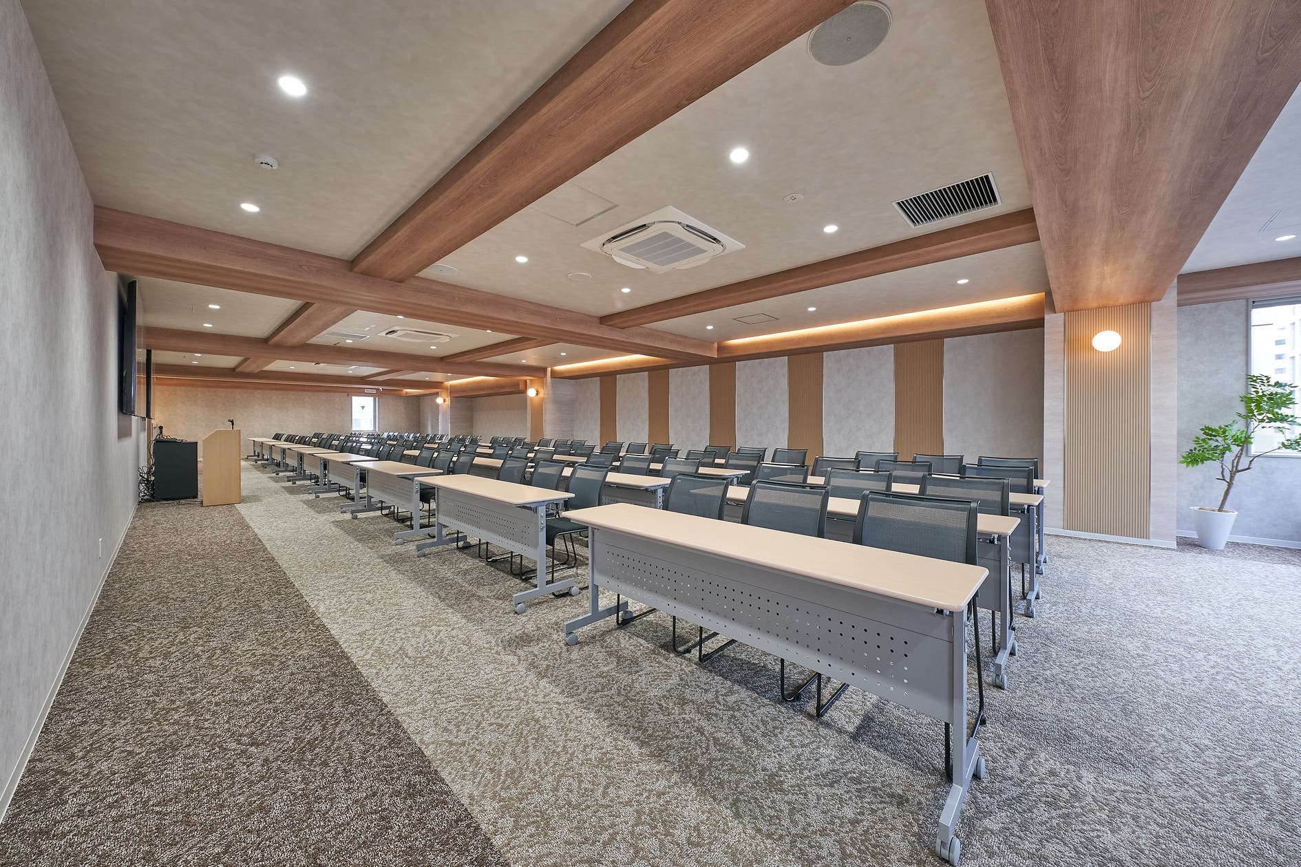 TS新橋4F【新橋駅 徒歩1分】セミナー 研修 パーティー ♥控室あり！ 飲食 OK 無料WiFi 駅近★の写真1