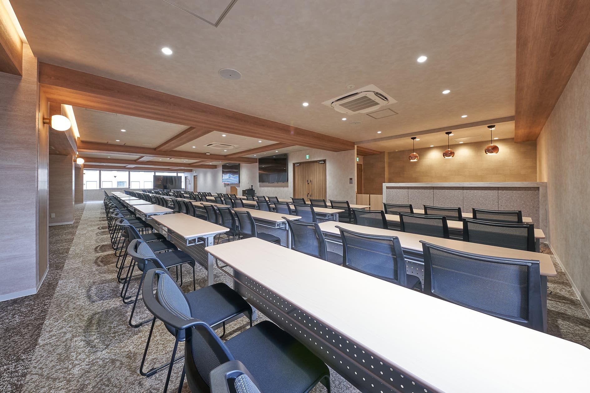 TS新橋4F【新橋駅 徒歩1分】セミナー 研修 パーティー ♥控室あり！ 飲食 OK 無料WiFi 駅近★の写真2