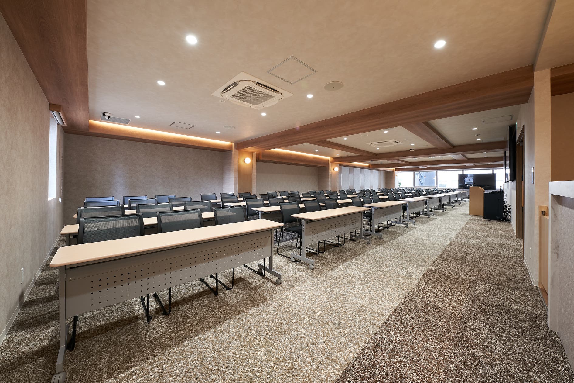 TS新橋4F【新橋駅 徒歩1分】セミナー 研修 パーティー ♥控室あり！ 飲食 OK 無料WiFi 駅近★の写真5