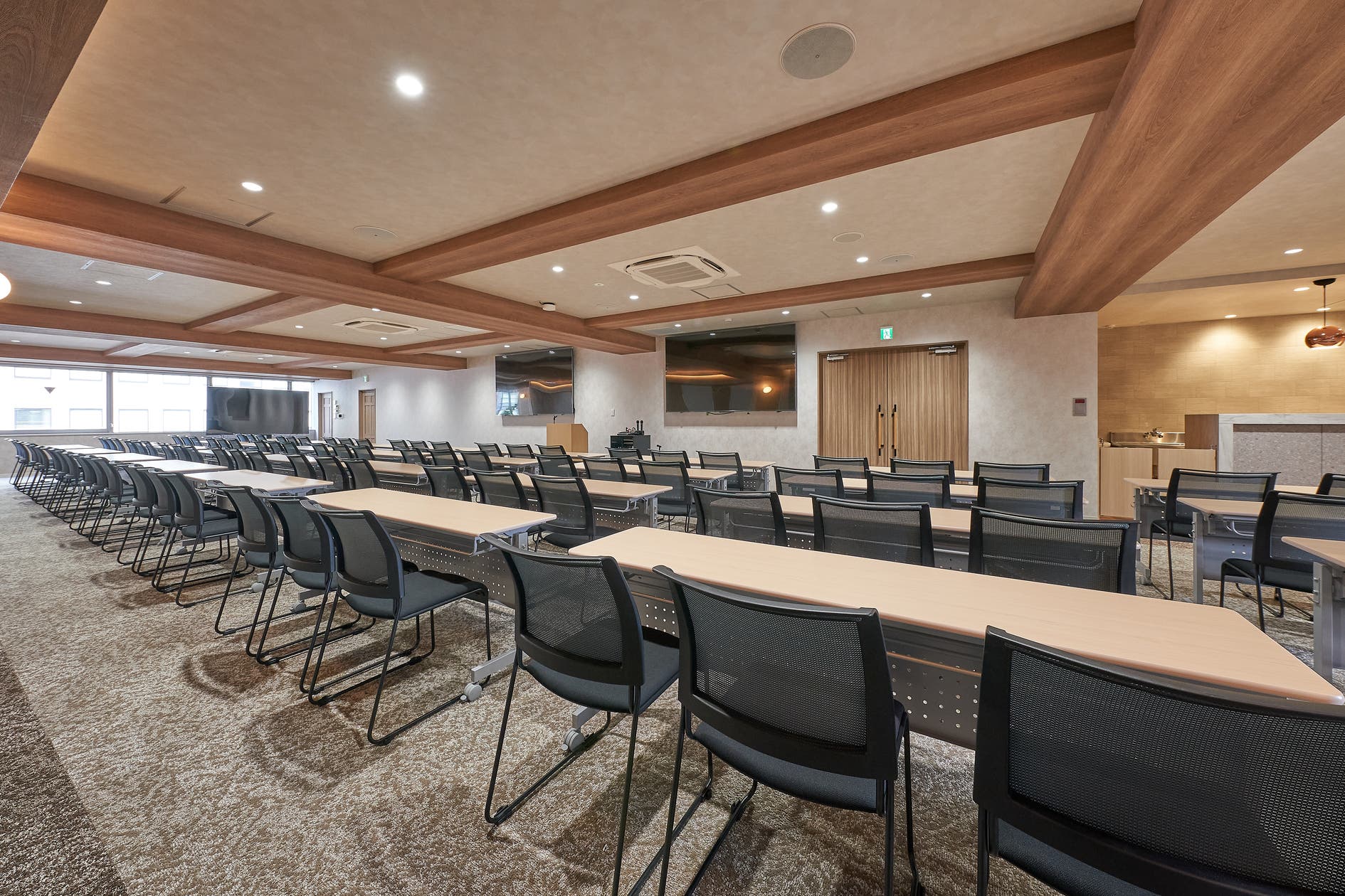 TS新橋4F【新橋駅 徒歩1分】セミナー 研修 パーティー ♥控室あり！ 飲食 OK 無料WiFi 駅近★の写真6