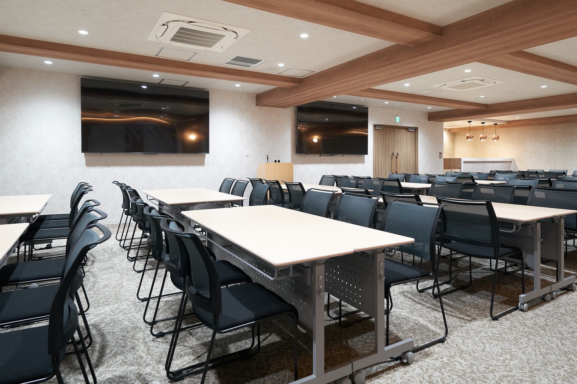 TS新橋4F【新橋駅 徒歩1分】セミナー 研修 パーティー ♥控室あり！ 飲食 OK 無料WiFi 駅近★の写真12