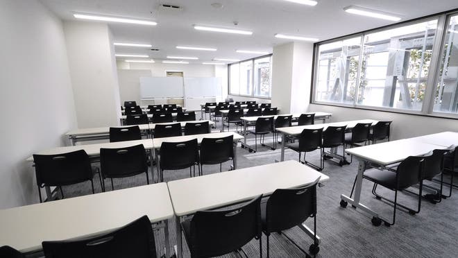 <豊橋駅前 TB3F-D会議室>豊橋駅徒歩1分🚃46名収容🪑光回線Wi-Fi📶プロジェクタ🎥セミナー/研修/会議/ボドゲの写真1