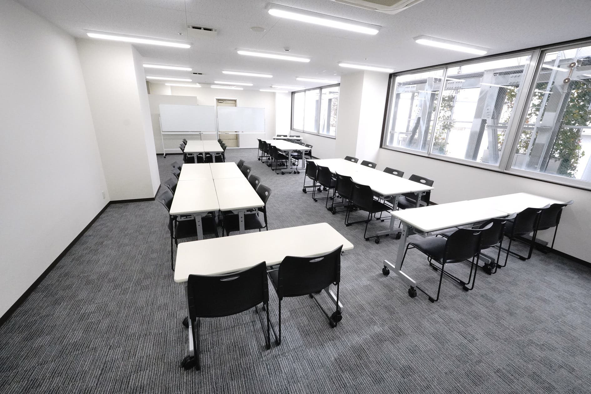 ＜豊橋駅前 TB3F-D会議室＞豊橋駅徒歩1分🚃46名収容🪑光回線Wi-Fi📶プロジェクタ🎥セミナー/研修/会議/ボドゲの写真7