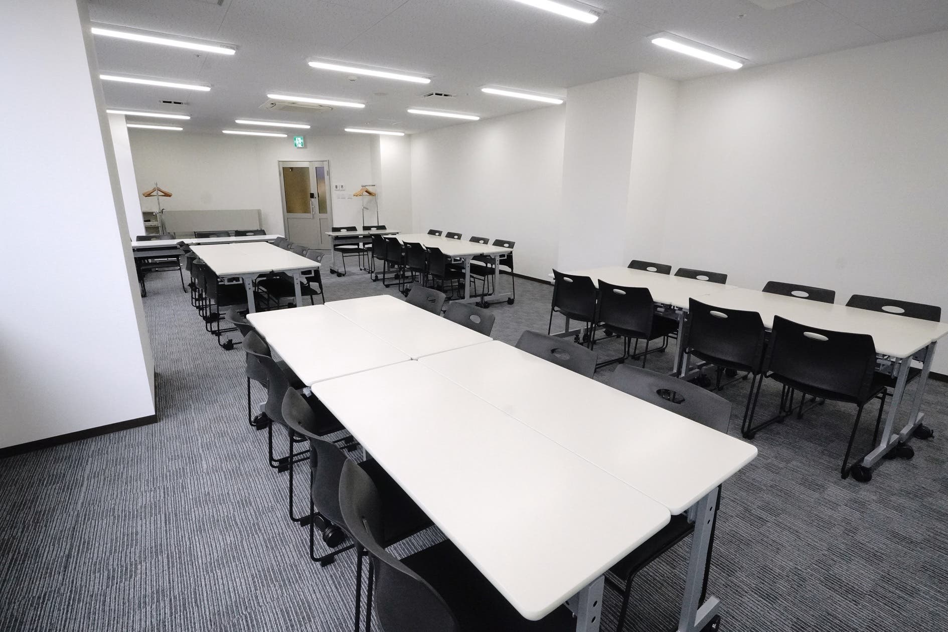 ＜豊橋駅前 TB3F-D会議室＞豊橋駅徒歩1分🚃46名収容🪑光回線Wi-Fi📶プロジェクタ🎥セミナー/研修/会議/ボドゲの写真8