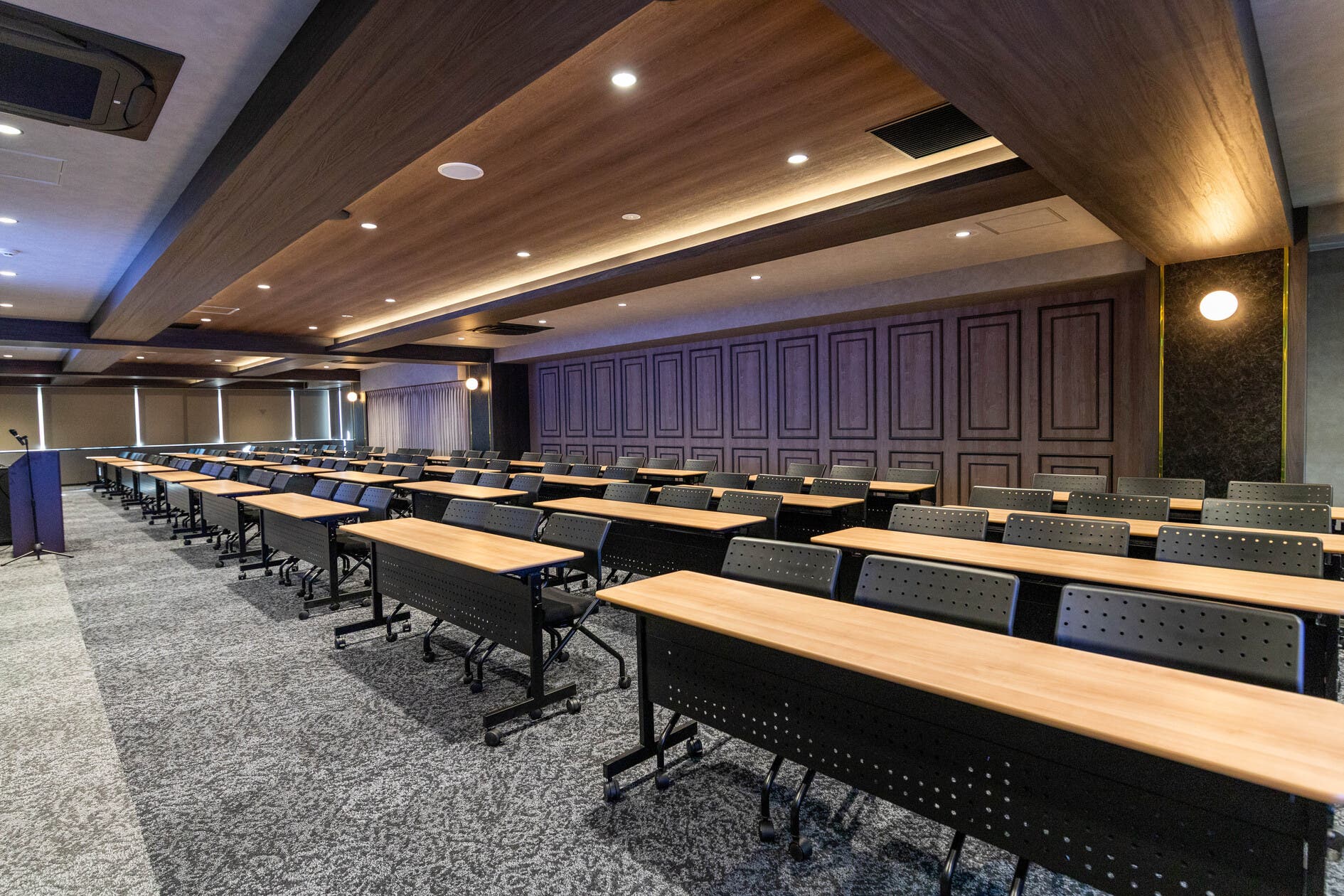 TS新橋5F【新橋駅 徒歩1分】セミナー 研修 パーティー ♥控室あり！ 飲食 OK 無料WiFi 駅近★の写真1