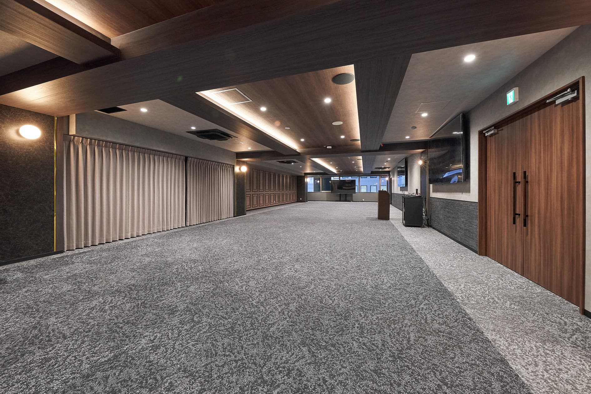 TS新橋5F【新橋駅 徒歩1分】セミナー 研修 パーティー ♥控室あり！ 飲食 OK 無料WiFi 駅近★の写真3