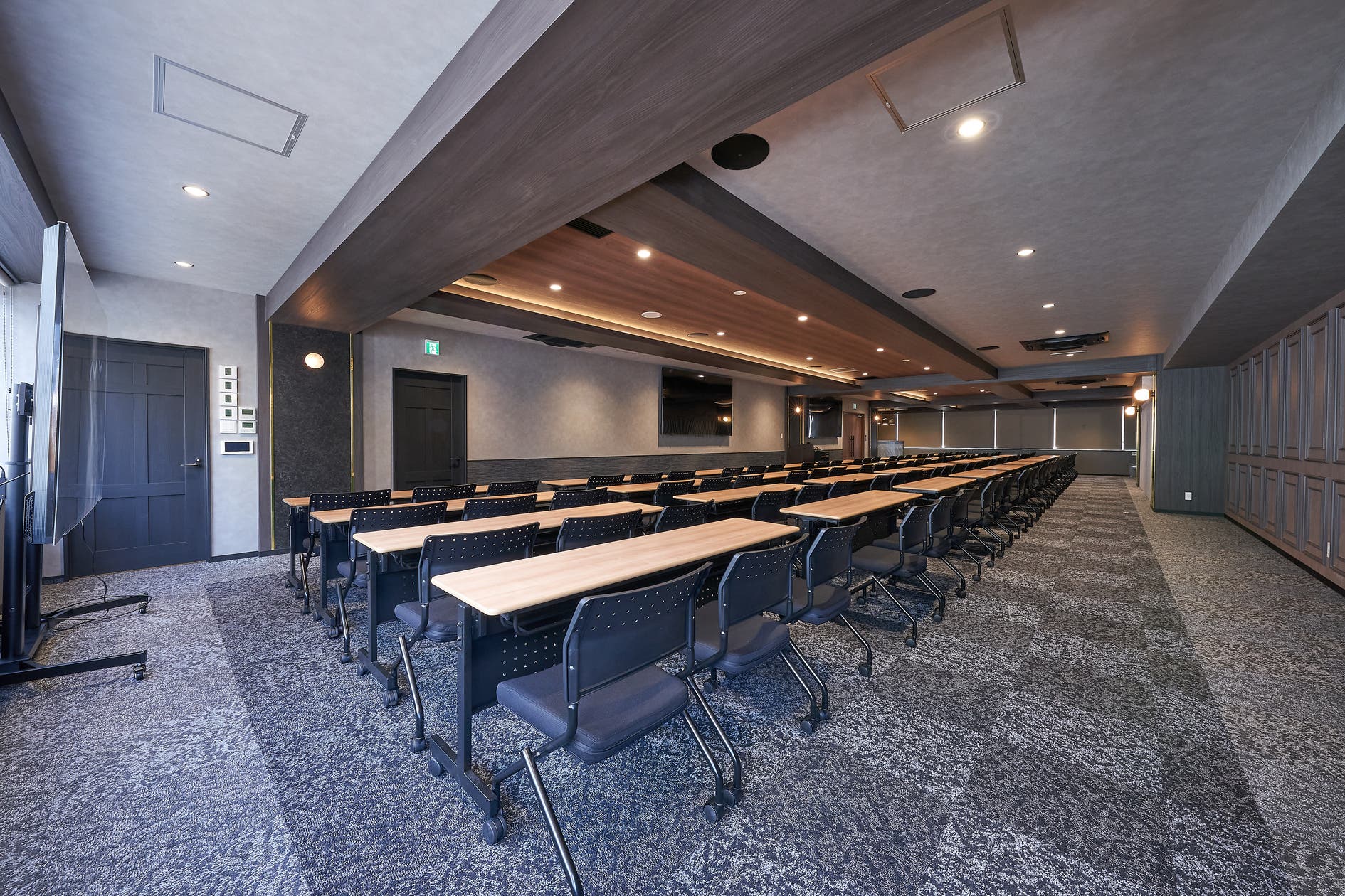 TS新橋5F【新橋駅 徒歩1分】セミナー 研修 パーティー ♥控室あり！ 飲食 OK 無料WiFi 駅近★の写真4